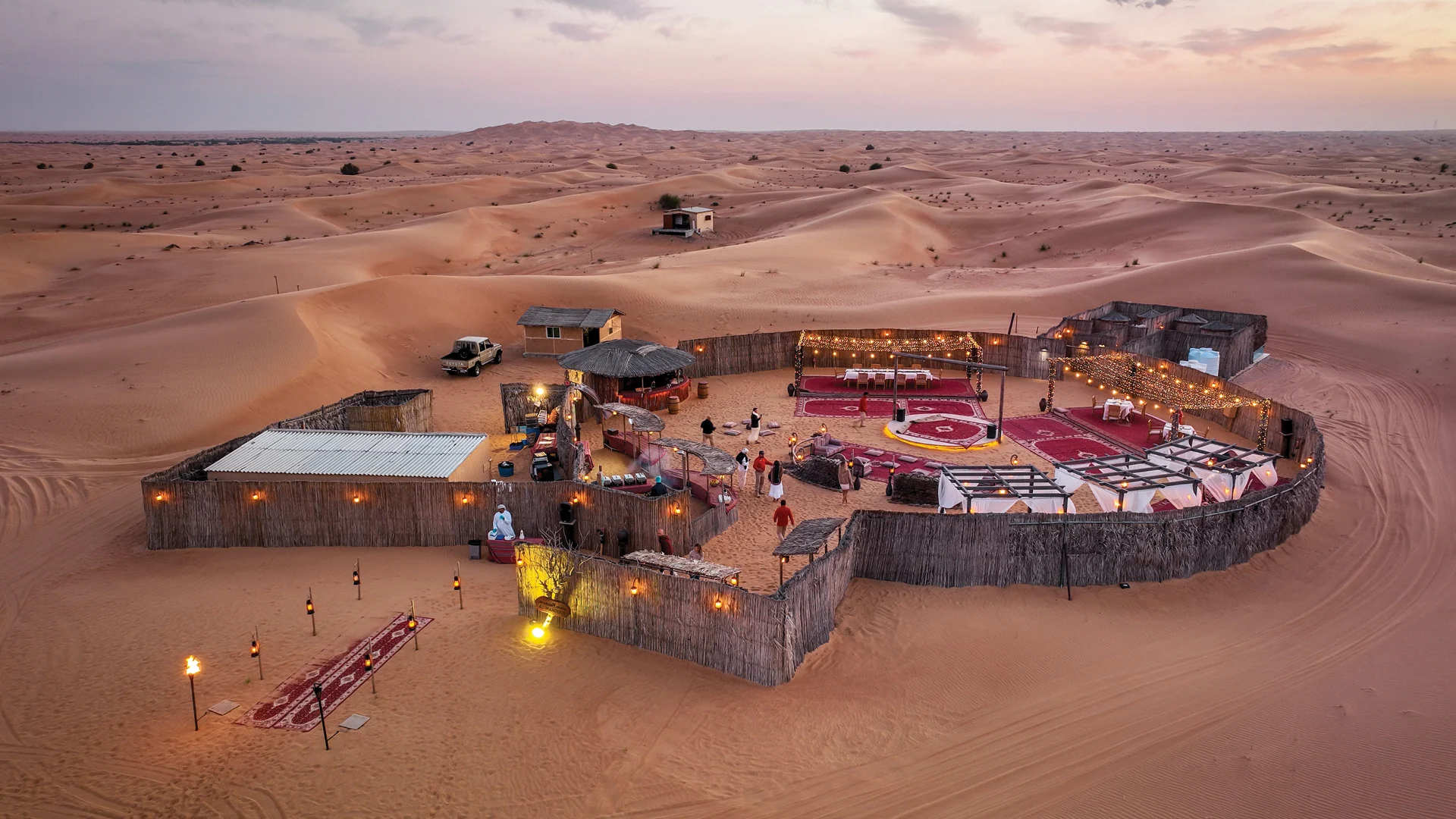 Desert Safari Outfit - What To Wear During The Safari Tour In Dubai ...